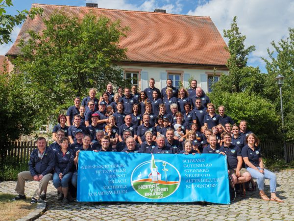 Gruppenfoto 2019 am Gemeindefest – Heimatverein Brunst e.V.